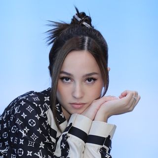 J Lou 林欣 | Privy Reviews